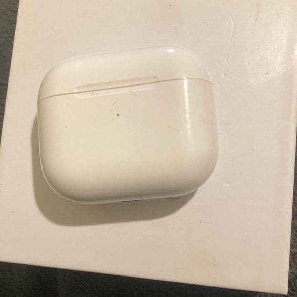 Apple | Headphones | Airpod Gen 3 Working Perfectly Case Does Not Work ...